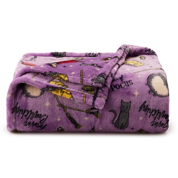 Disney | Bedding | Nwt Hocus Pocus Throw From The Big One 6 X 72 Disney ...